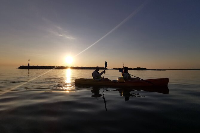 Pore sunset sea kayaking tour - Snacking and Socializing