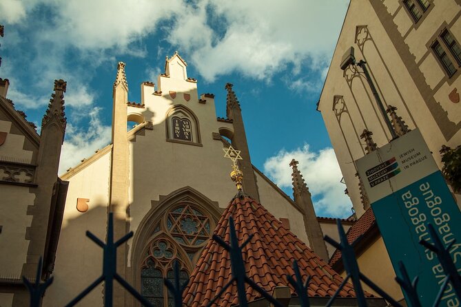 Prague Walking Tour in German: Old Town and Prague Castle - The Guide Experience: Knowledge, Humor, and Personal Touch