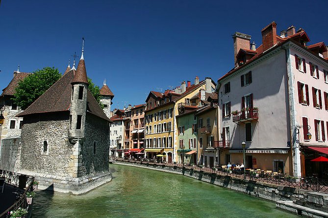 Private 2-hour Walking Tour of Annecy with official tour guide - Authentic Insights from Travelers’ Reviews