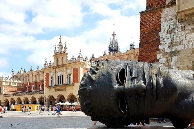 Private 3-hours Walking Tour of Krakow with official tour guide - Wawel Royal Castle: A Glimpse of Polish Regal Power