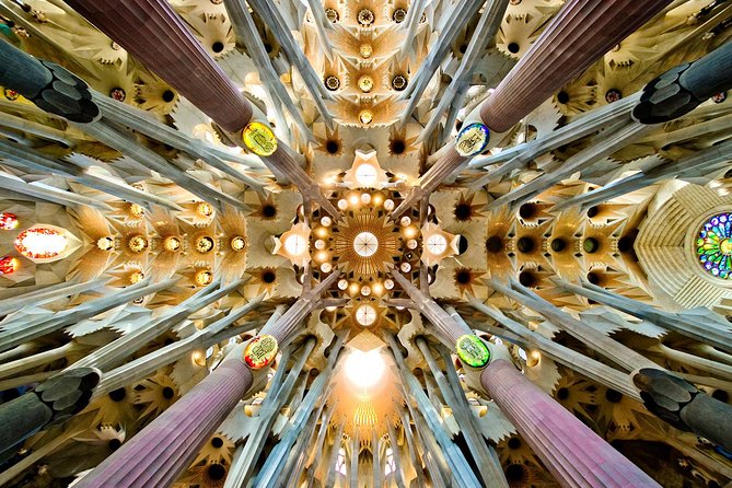 Private Barcelona and Sagrada Familia Tour with Hotel Pick-up - Strolling Along Las Ramblas and the Old Port