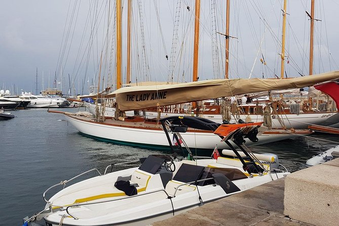 Private Boat Charter in the Bay of St Tropez - FAQ about the Private Boat in St. Tropez Bay