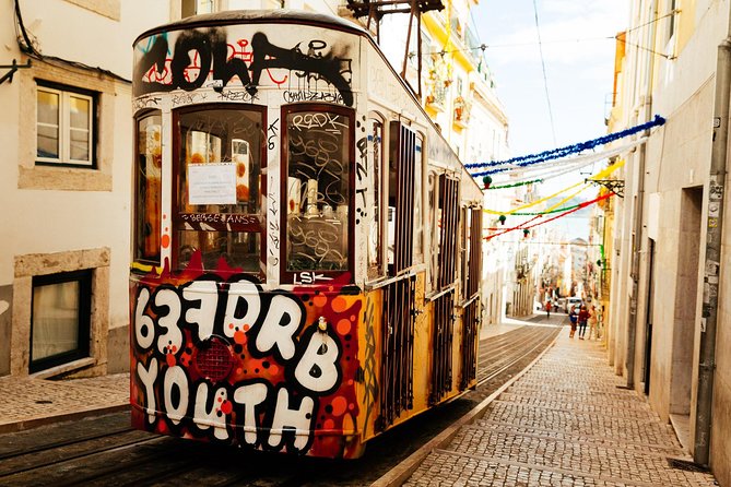 Private City Kickstart Tour: Lisbon - How Guides Make a Difference