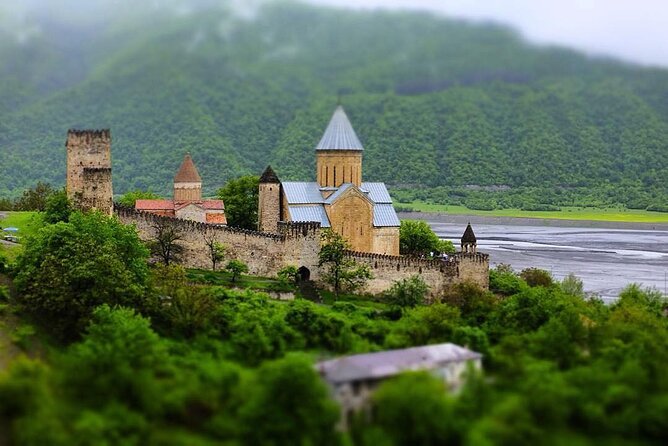 Private day Tour from Tbilisi to Kazbegi and Gudauri - Who Is This Tour Best For?