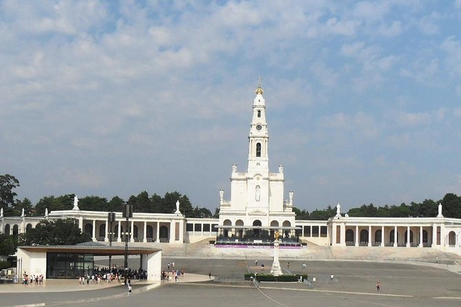 Private Full Day Tour To Fatima, Batalha, Nazaré and Óbidos - FAQ