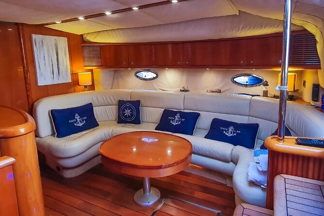 Private luxury yacht tour with snacks and drinks in Barcelona - FAQ