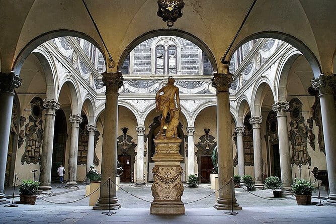 Private Medici Walking Tour  Discover Florences Royal Past - The Sweet Finish at La Strega Nocciola