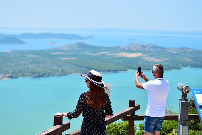 PRIVATE -Secrets of Dalmatian karst & wine experience - Visiting the Wine and Olive Oil Estate