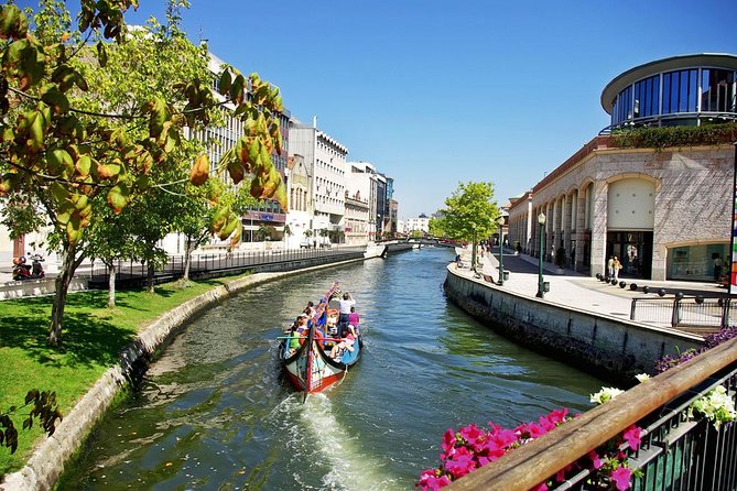 Private Tour Aveiro Little Venice and River Tour Moliceiro - FAQs