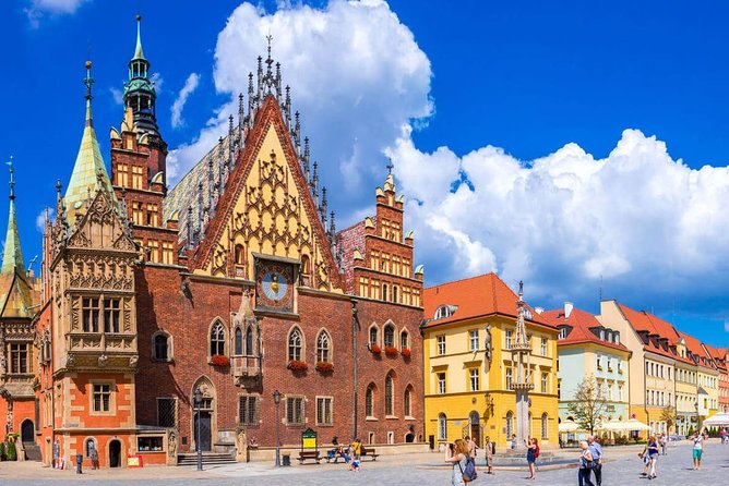 Private Transfer from Wroclaw (WRO) Airport to Wroclaw city centre - Price and Value Analysis: Is it worth it?