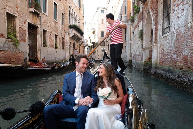 Renew your wedding vows on a romantic gondola - The experience’s value