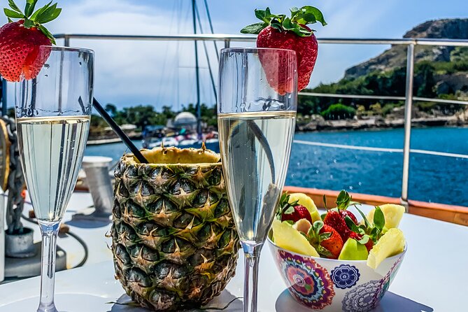 Rhodes Day Cruise (with lunch & unlimited drinks) 5,5 Hours - The Atmosphere and Service