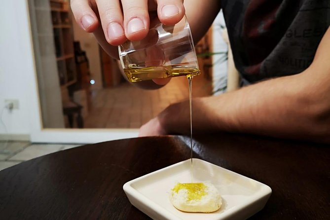 Rome: Life-Changing Wine & Olive Oil Tasting with food pairing - Tasting Techniques and Food Pairings