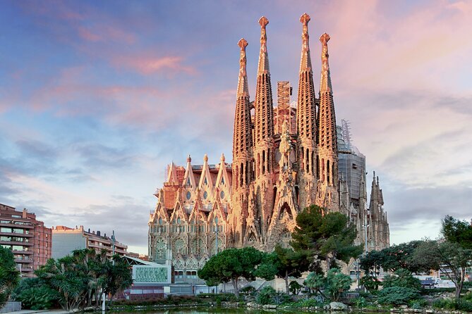 Sagrada Familia Closing Time Tour with Rooftop Views - Authentic Feedback from Others