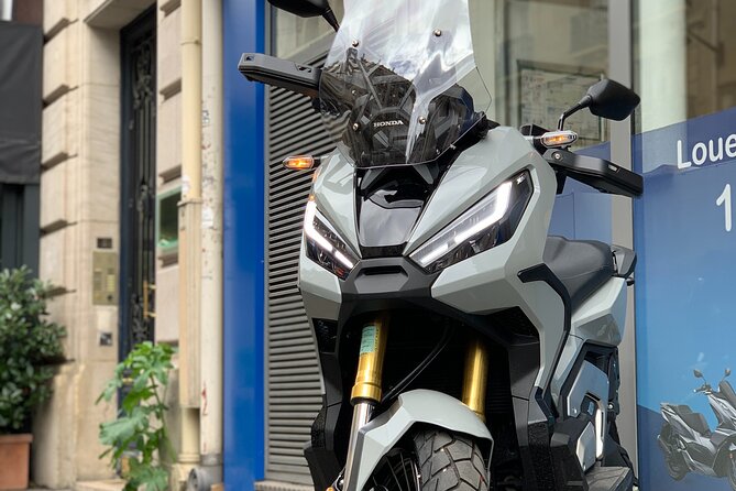 Scooter rental X-ADV Honda  (A2 license) Paris - Exploring Paris with the Honda X-ADV
