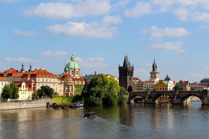 Semi Private Experience of Old Town, Charles Bridge and Prague Castle with local - Who Will Love This Experience?