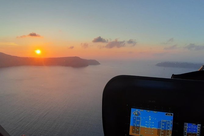 Shared Helicopter Tour Santorini 20 minutes - 2 passengers - Who Will Love It?