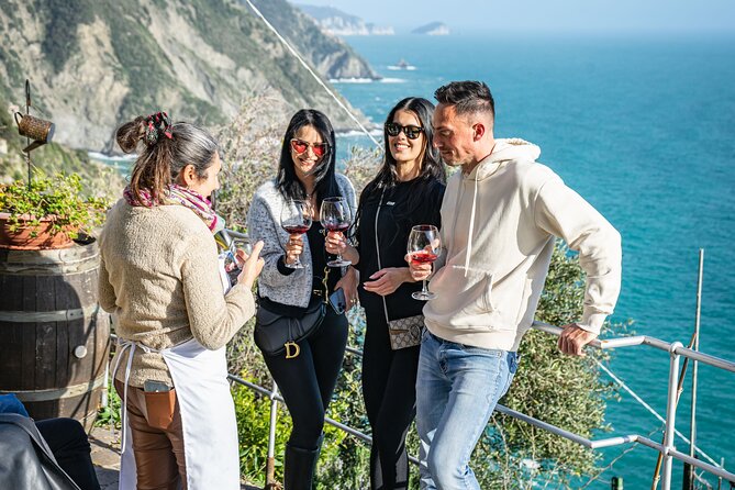 Small group Pasta and Tiramisu class in Riomaggiore - The Group Dynamics and Hosts