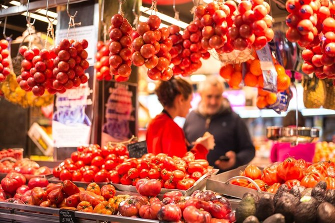 Spanish Oysters, Cava and Ibérico Ham at Barcelonas La Boqueria Market - The Market Walk: Seeing and Learning