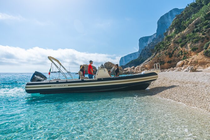 Tour along the coast of Baunei: a unique experience - The guide and the experience