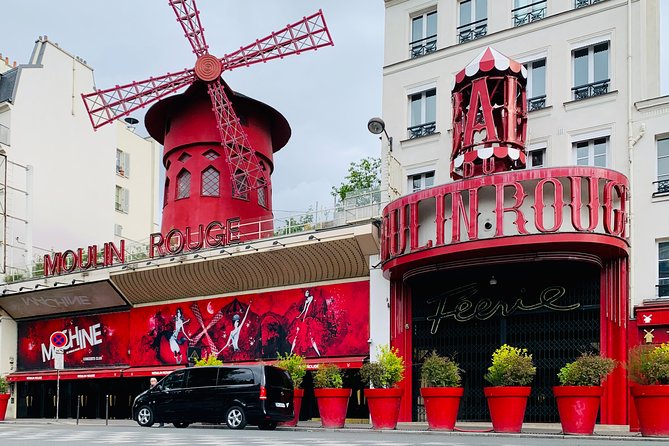 Tourist outing at the Moulin Rouge - Who Will Love This Service?