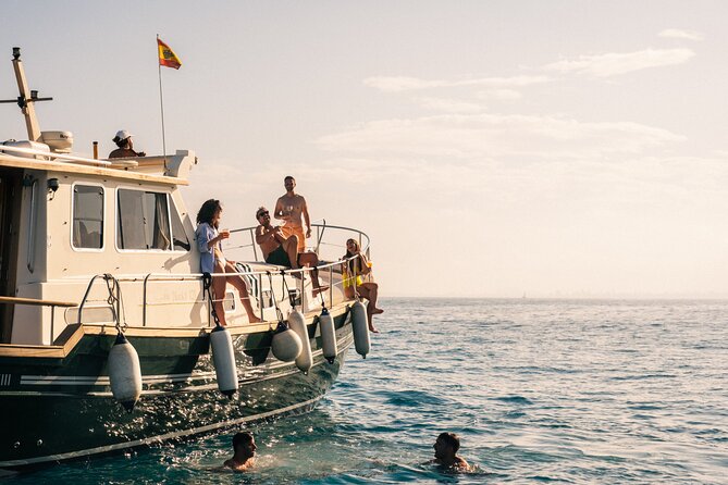 Traditional Boat Sailing Tour from Port of Palma - The Experience: What’s the Atmosphere Really Like?