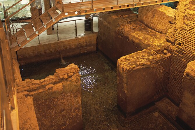 Trevi Fountain district Underground Domus Tour and Gelato - The Guide and Group Experience