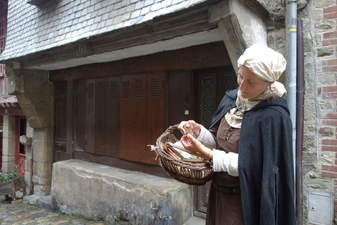 Unusual guided tour of Dinan immersed in the Middle Ages - Authentic Narration With Heart