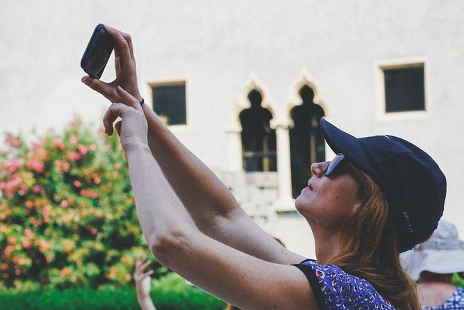 Verona Highlights Walking Tour in Small-group - The Experience and the Guides