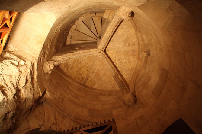 Walking tour Castel del Monte Unesco site - Practical Details and Tips