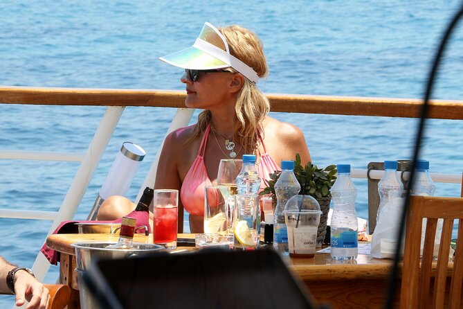 Wave Dancer Sunshine Full Day Cruise - All Inclusive - Onboard Experience: Comfort, Entertainment, and Delicious Food
