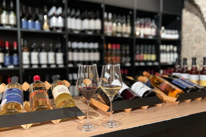 Wine Tasting IN THE DARK! - The Guide and Atmosphere