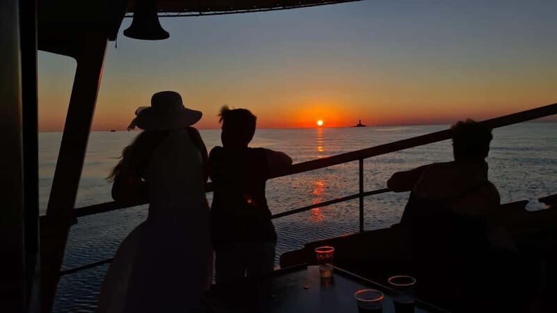 3hours Dolphin Sunset watching with unlimited drinks +dinner - The Experience’s Value