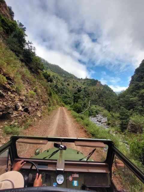 4 hours Unique Jeep Safari Tour to Pico do Arieiro, Madeira - Who Should Consider This Tour?
