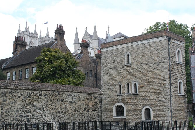 1 Hour Guided AI Walking Tour from Big Ben London in Any Language - Who Would Love This Tour?