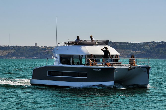 1H power catamaran up to 18 people in Lisbon - Price and Value Analysis