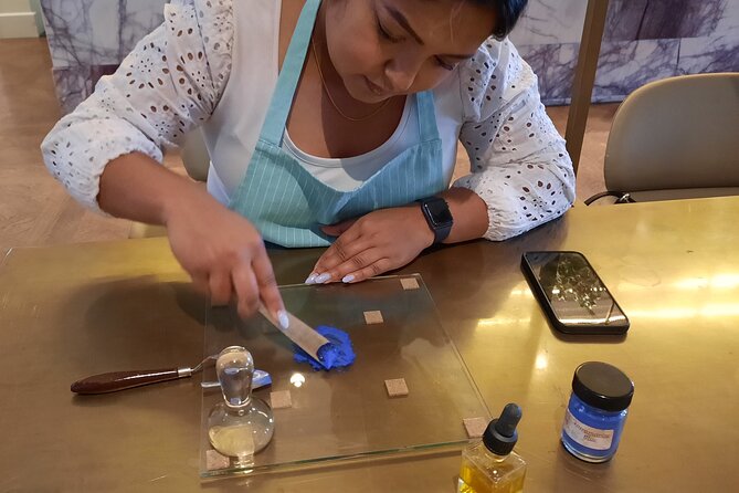 2 Hour Making Rembrandt's Traditional Oil Paints in Amsterdam - FAQ