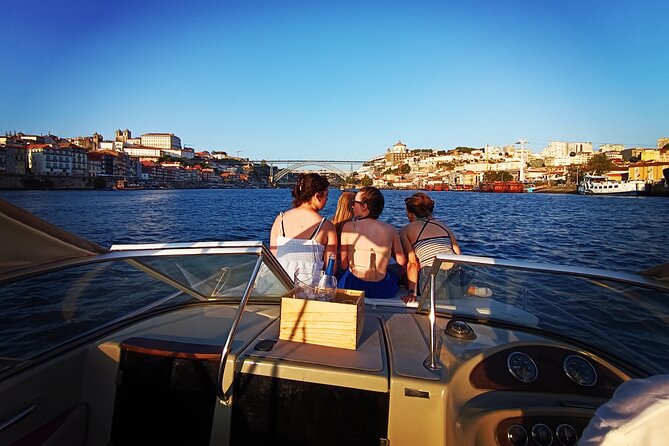 6 Bridges, Unshared,1h30m, sunset option, group price up to 6px - The Value of an Exclusive Private Cruise