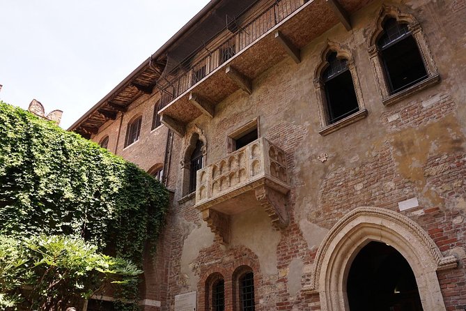A Charming Verona Small Group Stress Free City Tour with a Local Guide - Real Traveler Feedback: What Makes This Tour Shine