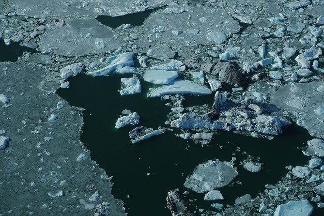 Airplane flight over glacier lagoons and Iceland's highest peak - Practical Tips for Booking and Enjoyment