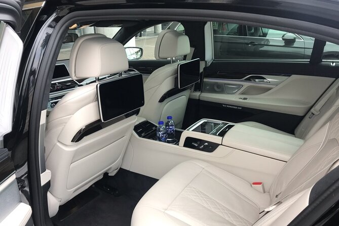 Airport Limousine Transfer: Arlanda Airport to Stockholm City 1-7 Passengers - Vehicle Comfort and Amenities