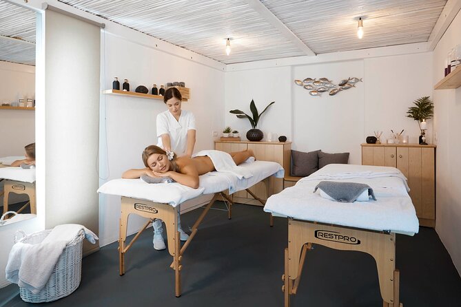 Akrotiri: Couples Massage with Dinner, Pool Access, wine, fruits - Who is This Tour Best For?