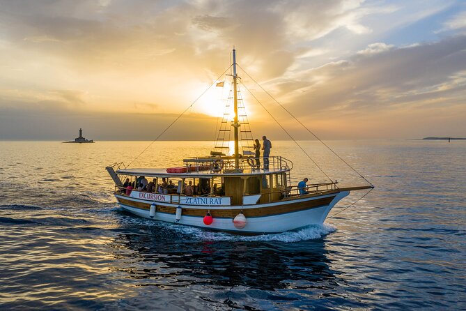 All-Inclusive Sunset Cruise & Dolphin Watching  Medulin - In The Sum Up