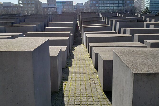 Berlin Private Custom Tour in a Minivan, East and West - FAQ