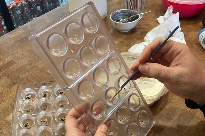 Chocolate Bonbon Making Class in Sitges - The Setting and Atmosphere