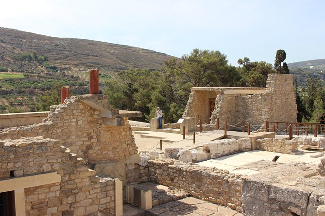 Crete Minoan Discovery Tour with Knossos Palace, Heraklion, and Live Dance Show - Final Value for Travelers