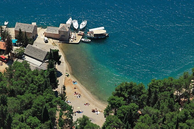 Dalmatian route - Panoramic flight over Bra, Hvar, olta & Split from Bra - Who Will Love This Experience?