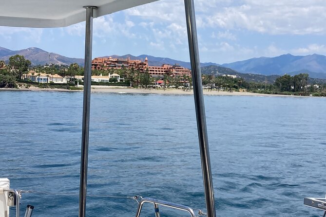 Dolphin trips on a catamaran - Timing and Booking