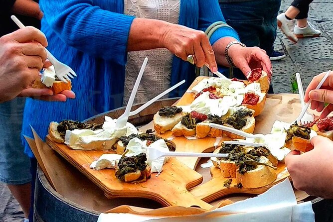 Eating Naples Street Food Tour with Guided Tasting and Sightseeing - The Group Size and Logistics