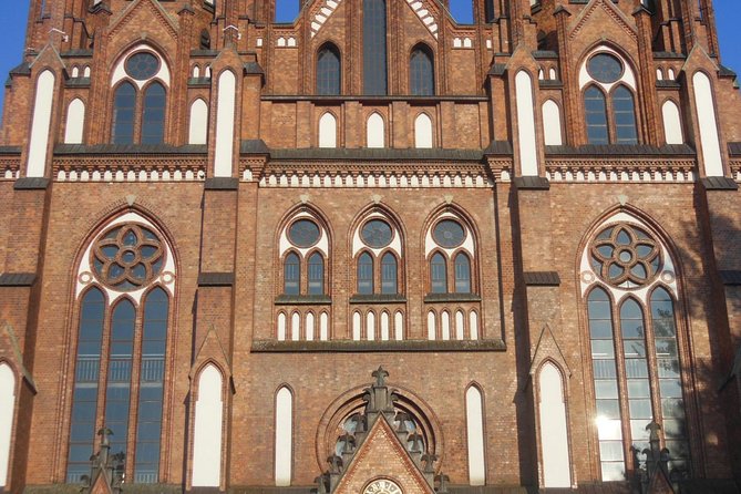 Exploration tour through the district of Praga - authentic and legendary - The Practical Side: What You Need to Know
